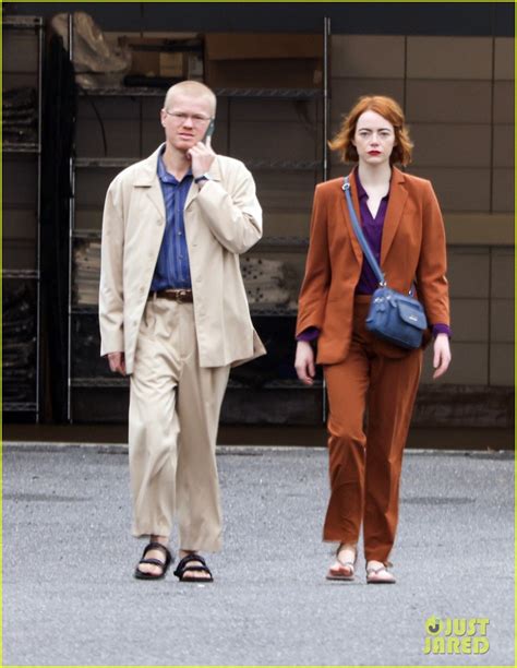 Emma Stone Strikes A Pose While Filming New Movie And With Jesse Plemons Margaret Qualley