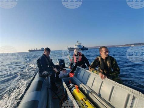 Участниците в учението „Посейдон 22“ търсят невзривени боеприпаси под вода Утро
