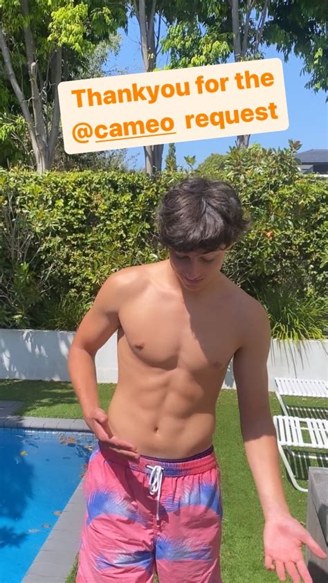 Thestarscomeouttoplay Alec Golinger Shirtless And Barefoot