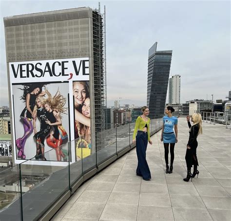 Bella And Gigi Hadid Pose With Donatella Versace In Front Of Their Ad