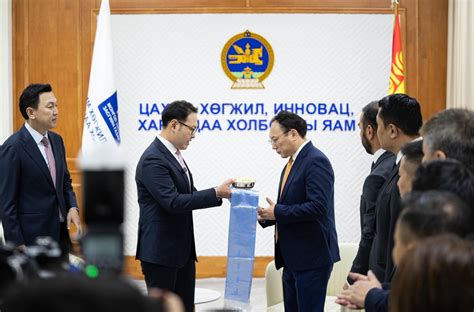Цахим хөгжил инновац харилцаа холбооны сайдаар томилогдсон УИХ ын гишүүн Э Батшугар тамгаа