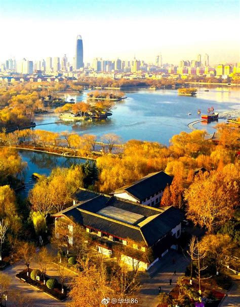 航拍冬日大明湖美景 金黄掩映下现秀丽水色大明湖美景秀丽新浪新闻