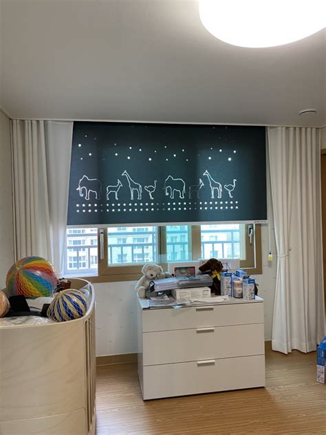 성동구 커튼 블라인드 강력 추천~ 성동구 금호동 신금호파크자이 아기방 레이저 롤스크린 글리터 친환경 사계절커튼 주방 알루미늄베니션 제작시공 및 설치사례 By 플러스창