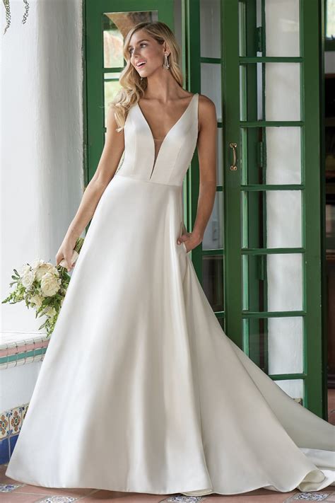Satin Wedding Dresses Best 10 Satin Wedding Dresses Find The Perfect
