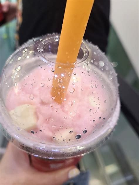 크림치즈 딸기라떼 뉴스트림