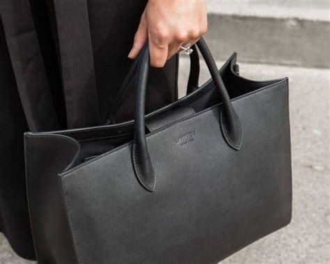 Трендові сумки 2023 на що звернути увагу Читайте на Ukr Net