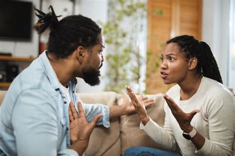 Psychologie Das Passiert Wenn Du Einen Jüngeren Datest Brigittede