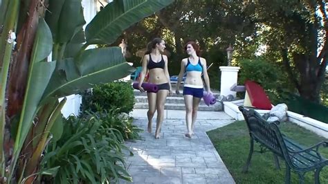 레즈비언 친구의 보지를 빨고 있는 여자 Cnn Amador