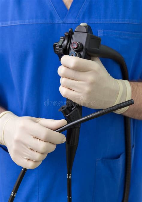 Instrument Pour Lendoscopie Dans Les Mains Du Docteur Image Stock Image Du Endoscope