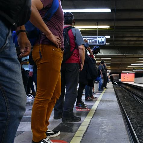Desde Una Tesis Hasta La Foto De Una Quinceañera Esta Es La Lista De Objetos Perdidos Del Metro
