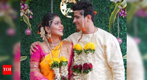 Mann Udu Udu Jhala Actor Ruturaj Phadke Gets Hitched To Beau Priti