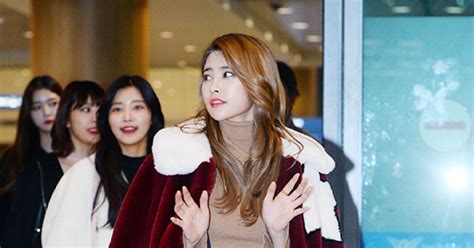 [td포토] 다이아 기희현 각선미 강조한 언밸런스 공항패션