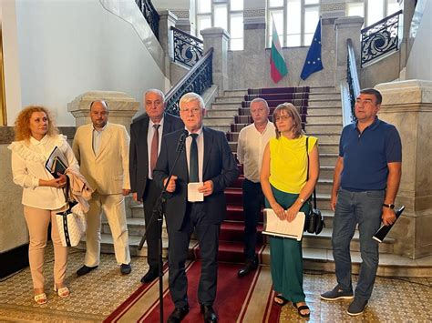 Министър Вътев Консултативният съвет по поземлени отношения ще търси