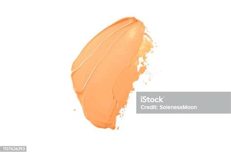 흰색 배경에 고립 된 대각선 선의 그룹의 형태로 재단의 밝은 베이지색 얼룩 메이크업 화장품에 대한 스톡 사진 및 기타 이미지 메이크업 화장품 붓놀림 원형 Istock