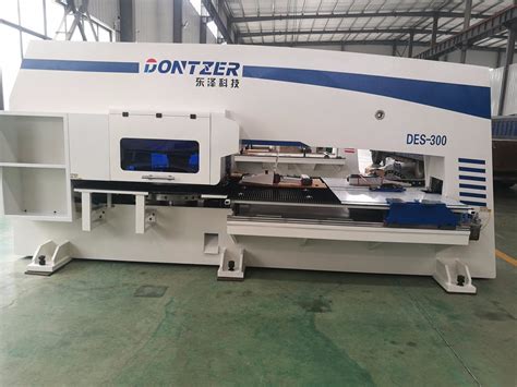 Automatic Feeding Material Cnc Turret Punching Press Turret Punching