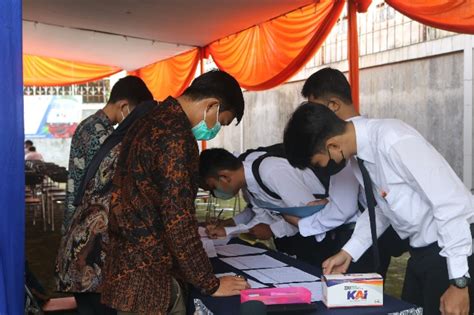 PT KAI Buka Lowongan Kerja Eksternal Di Job Fair Unair Surabaya