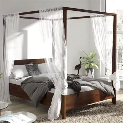 Apportez Du Volume à La Chambre Avec Un Lit à Baldaquin