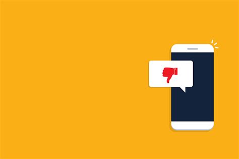 싫어하는 메시지 싫어하는 버튼이있는 스마트 폰 엄지 손가락 아래로 아이콘 소셜 네트워킹 모바일 장치에서의 소셜 미디어 사용 평면 디자인 벡터 일러스트 레이 션 Brand