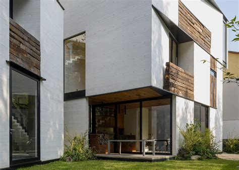 Taller Hector Barrosos White Concrete House Surrounds Tranquil Pool