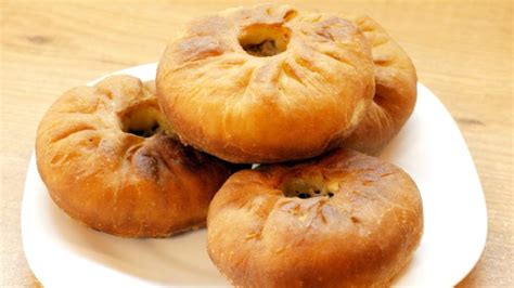 Беляши на сковороде пышные – 5 рецептов
