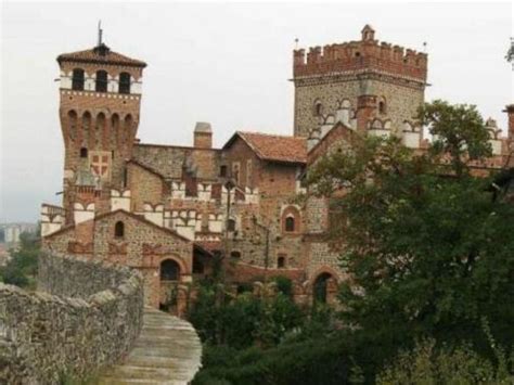 Castello Di Pavone Hotel In Pavone Canavese Easy Online Booking