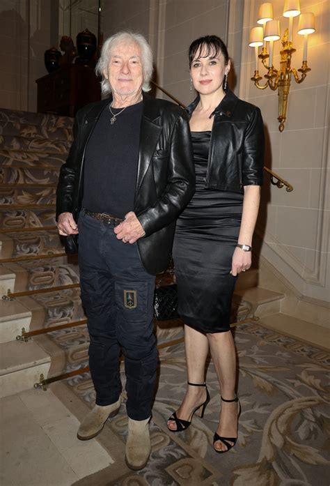 Photo : À 94 ans, Hugues Aufray est marié à une femme de 45 ans sa cadette. Hugues Aufray et ...