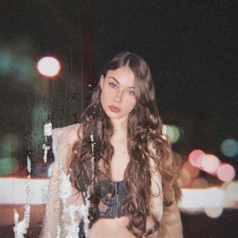 Irys Theres Absolutely Nothing Wrong With Being Sexy Rock Cabeça