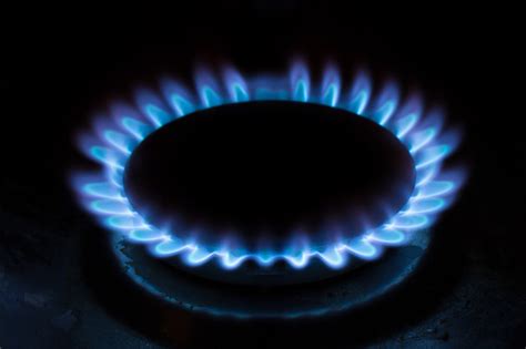 천연 가스 프로 판 검은 배경에 파란 화 염 불타는 가스 레인지에 레코딩입니다 0명에 대한 스톡 사진 및 기타 이미지 0명 가열장치 가정 생활 Istock