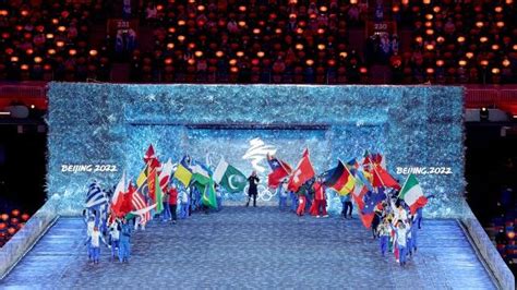 Чемпионка мира Билосюк пронесла флаг Украины на закрытии Олимпиады 2022 в Пекине