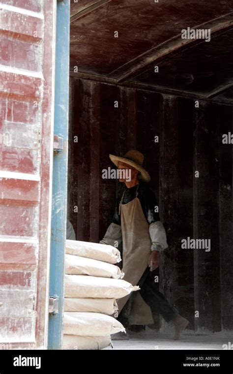 Female Worker Unloading A Container On The Riverside Docks At Yanshuo Southwest China Stock