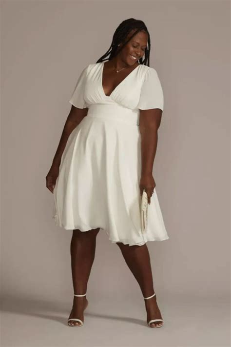 20 Best Plus Size Short Wedding Dresses For A Playful Look
