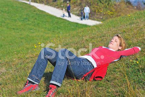 일광욕 하는 여자 스톡 사진 로열티 프리 FreeImages