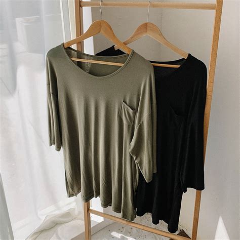 라일론 데일리 티셔츠 없어~ 데일리로 딱 ️ 차르르 떨어지는 핏에 반하고~😍 베이직한 디자인으로