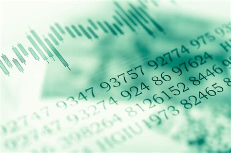 이중 노출 주식 시장 디스플레이 또는 Forex 무역 달러 지폐에 그래프와 촛대 차트 Qr코드에 대한 스톡 사진 및 기타 이미지 Qr코드 가격 개념 Istock