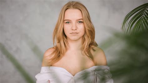 На неї завжди звертають увагу — ознаки сильної жінки Читайте на Ukr Net