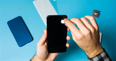 Гар утасны дэлгэц нь суултуураас АРАВ ДАХИН БОХИР байдаг