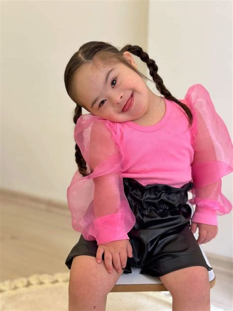 Alina Cinar Modeling Modes