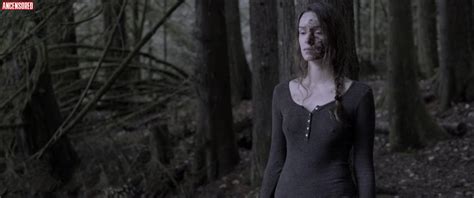 Alex Essoe Nua Em Red Island