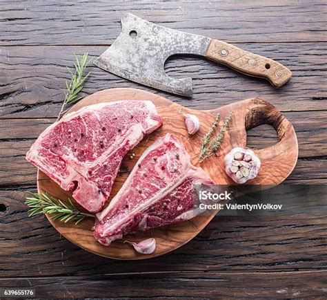 향신료와 스테이크 T 뼈 0명에 대한 스톡 사진 및 기타 이미지 0명 고기 굽기 Istock