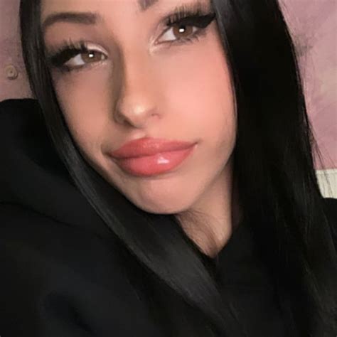 Emma Emmaa Biondii Threads Say More