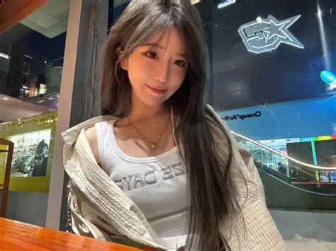 呆妹儿吃零食被扣8分，申诉失败疯狂吐槽：怎么就心理不适了？