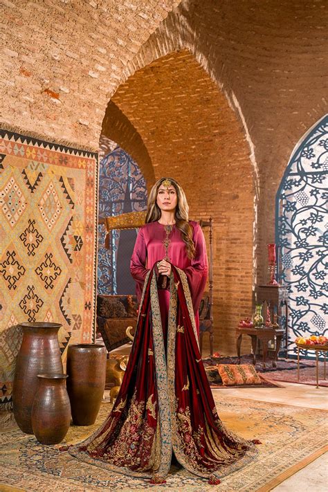 Sikka E Toos Kaftan Qurat Ul Ain Nilofer Shahid Ensemble Pakistan