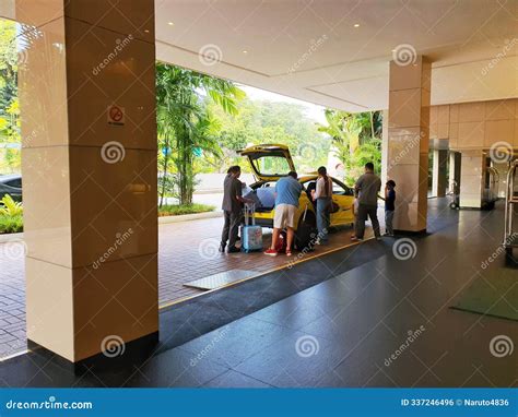 Passenger Loading Zone At Hollywood Blvd By Night Los Angeles