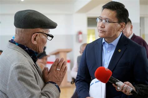 Хөдөлмөр нийгмийн хамгааллын сайд Т Аюурсайхан Төв аймгийн Батсүмэр сум дахь Ахмад настны