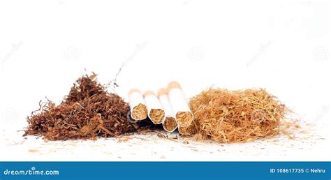 Dos Diversos Tipos De Tabaco En El Fondo Blanco Concepto Del Apego