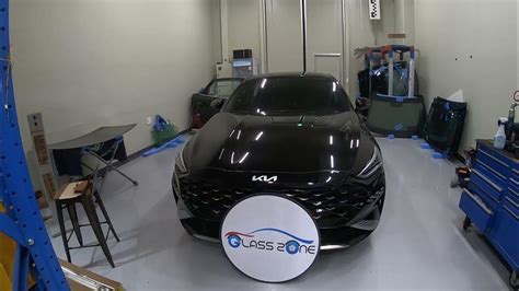 기아자동차 K8 차량의 2열 뒷유리 좌우 강화도어를 이중접합 차음 도어로 순정 업그레이드한 영상입니다 이외의 Hud 앞유리교체 유리복원 신차패키지등의 다양한 정보제공