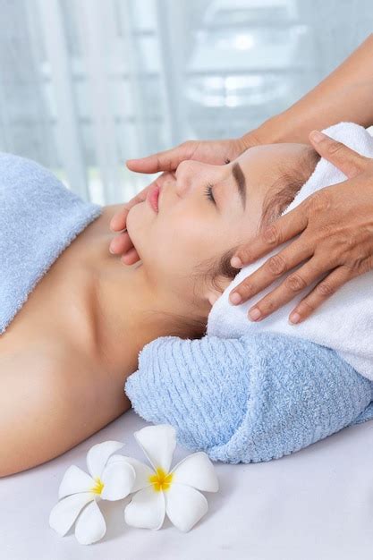 Premium Photo Masseur Massaging Woman In Spa