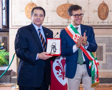 Life Trustee Daniel Daniello 68 H20 Honored With Keys To The City Of Florence Italy D