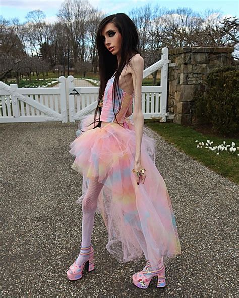 Penampilan Eugenia Cooney Youtuber Bertubuh Sangat Kurus