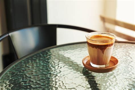 더러운 커피 차가운 신선한 우유와 섞인 에스프레소 샷 한 잔 0명에 대한 스톡 사진 및 기타 이미지 0명 갈색 디자인